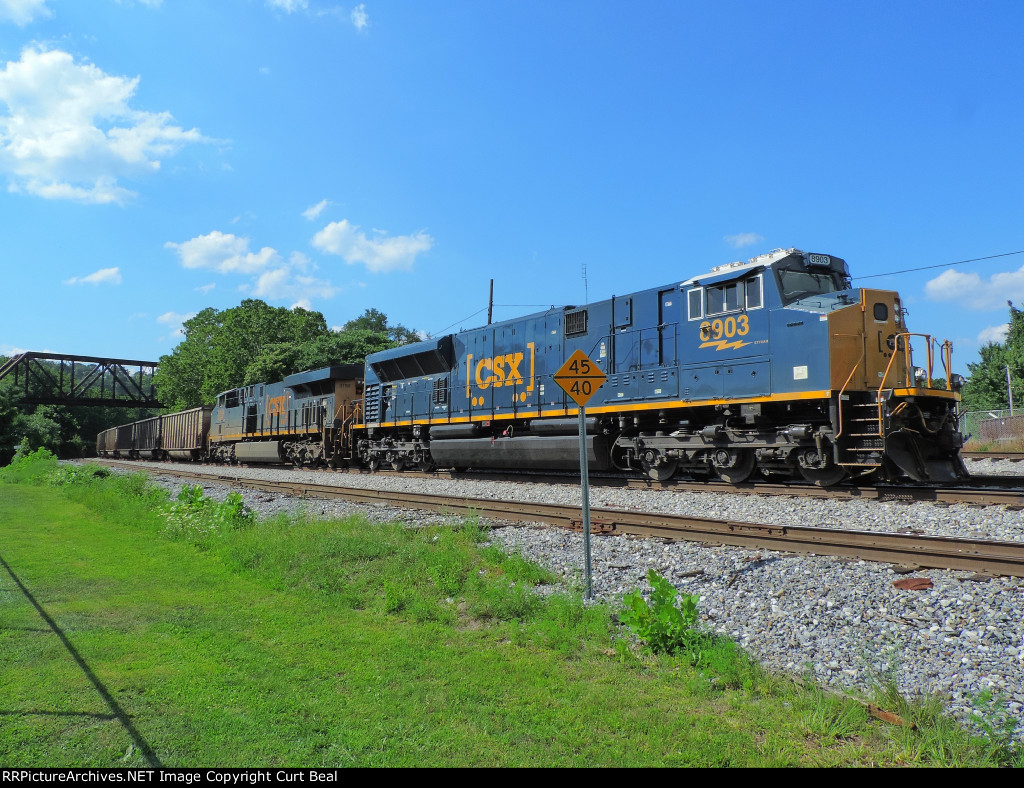 CSX 8903 and 3199 (2)